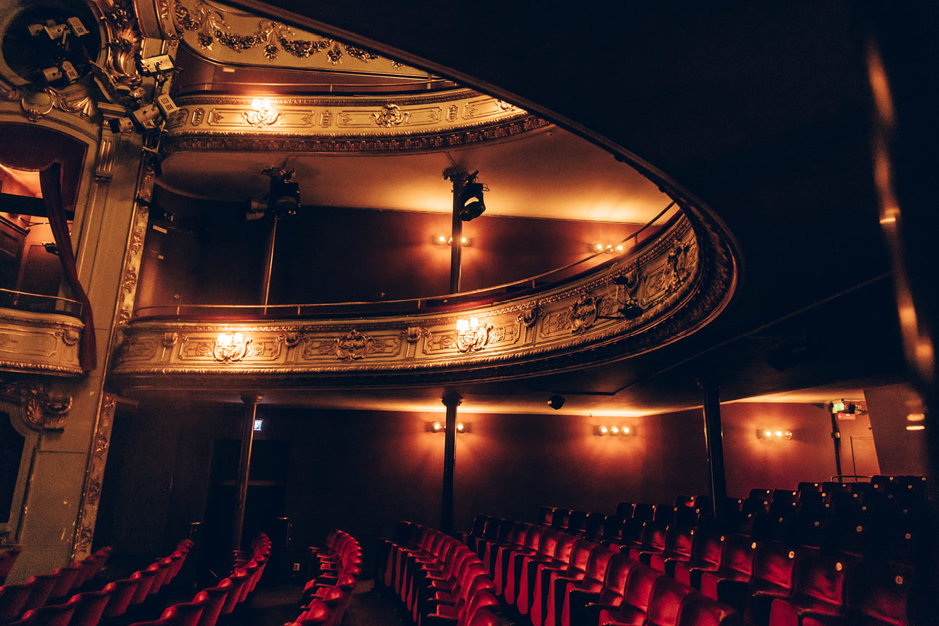 Boka Stora Scen - Sveriges äldsta aktiva privatteater - Södra Teatern
