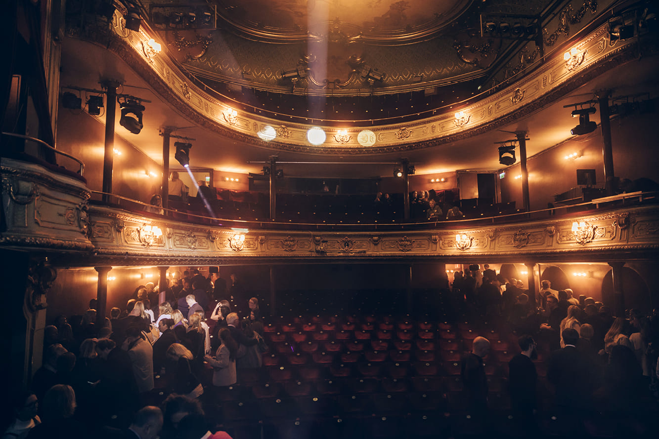 Boka Stora Scen - Sveriges äldsta aktiva privatteater - Södra Teatern